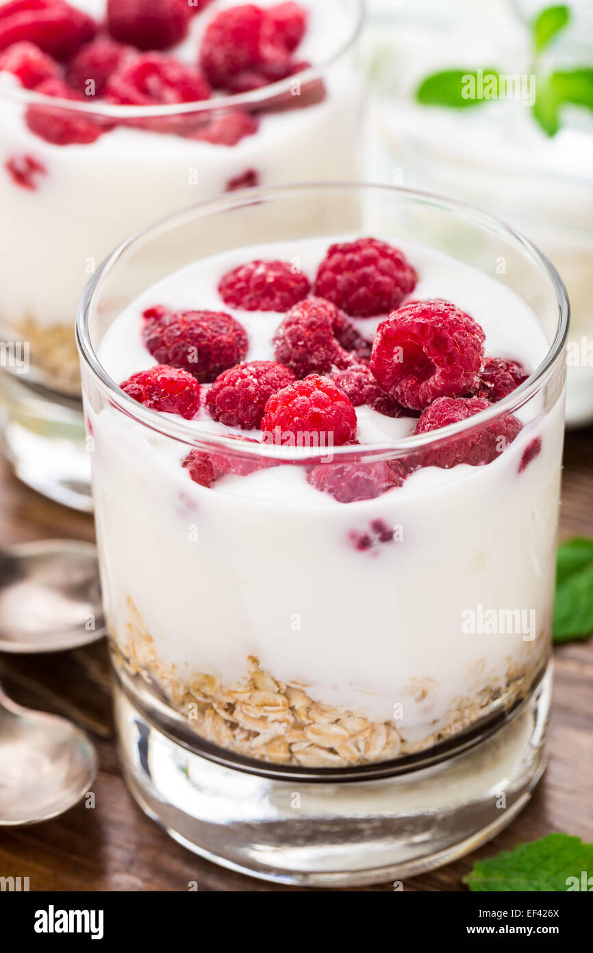 Yogurt with muesli and raspberries Stock Photo - Alamy