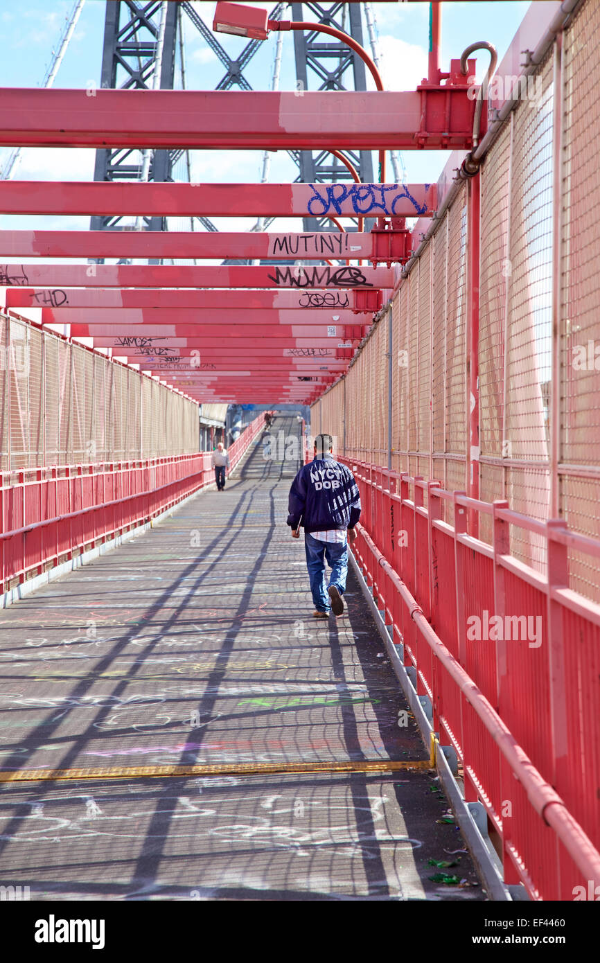 Williamsburg bridge hi-res stock photography and images - Alamy