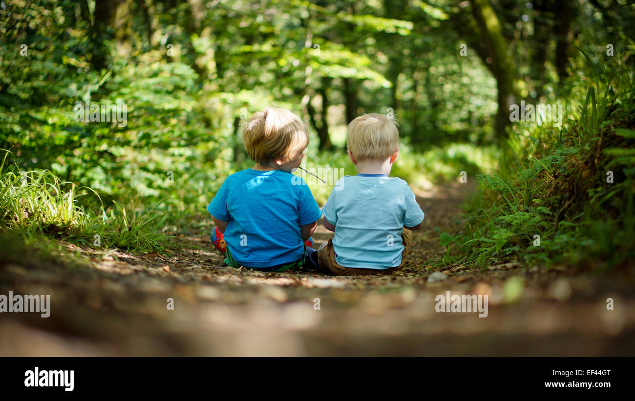 Best friends blond hi-res stock photography and images - Alamy