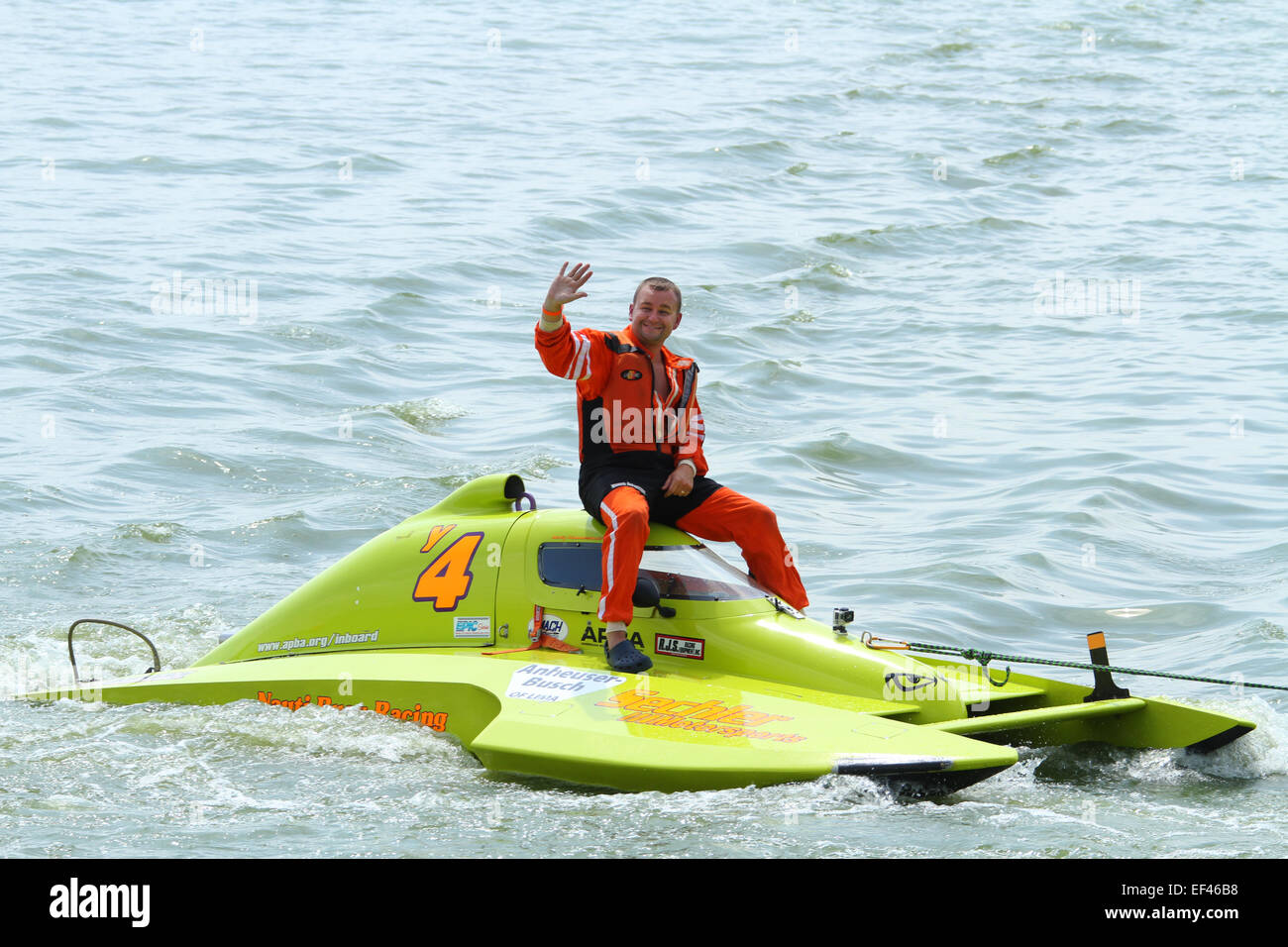 Boat Y4 with a failure. Class Y, 1.5 Liter Modified Hydroplane. Boat ...