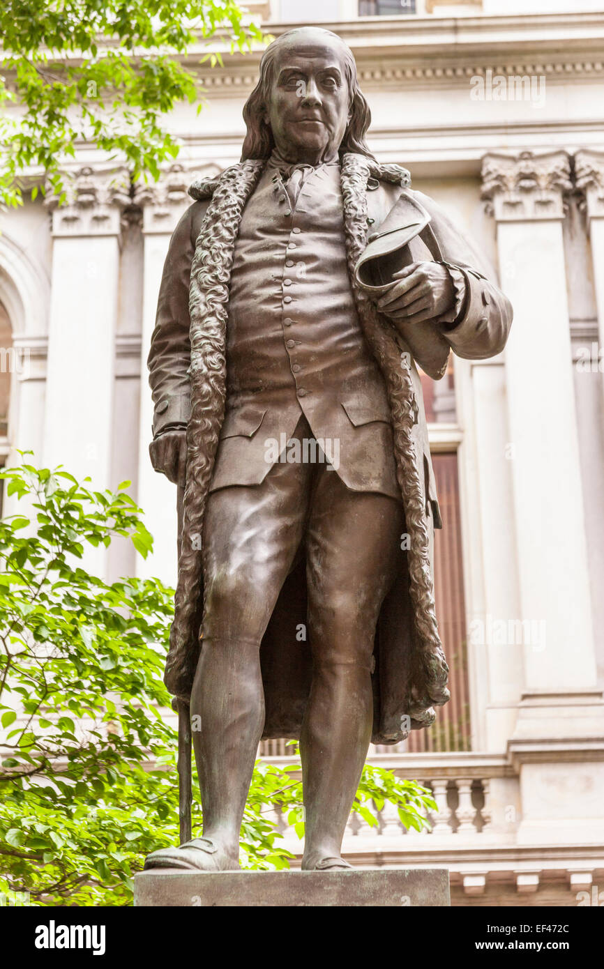 Benjamin Franklin statue outside Old City Hall, 45 School Street ...