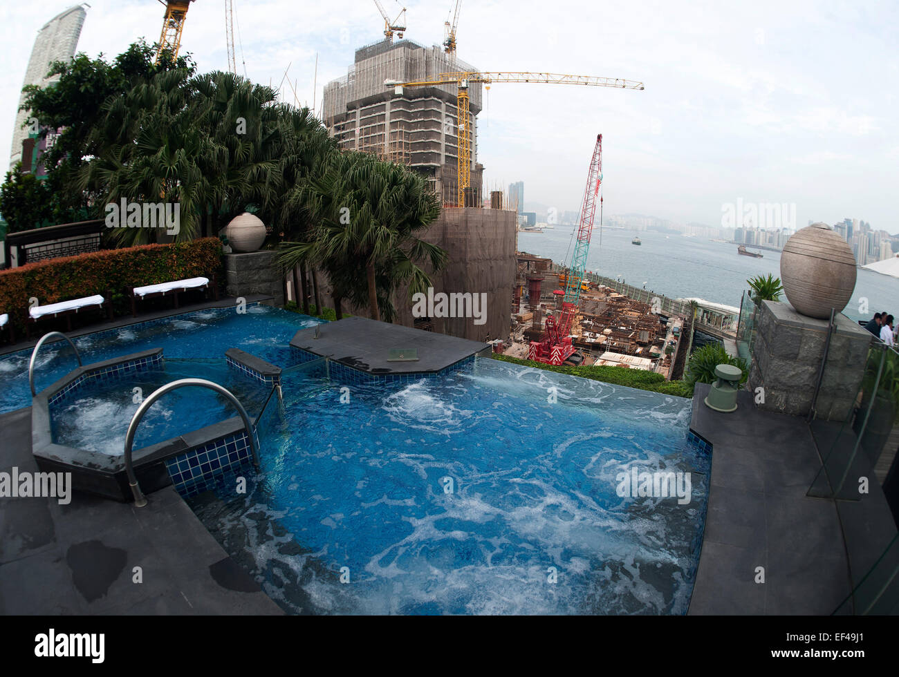 Jacuzzi pool intercontinental hotel tsim hi-res stock photography and ...
