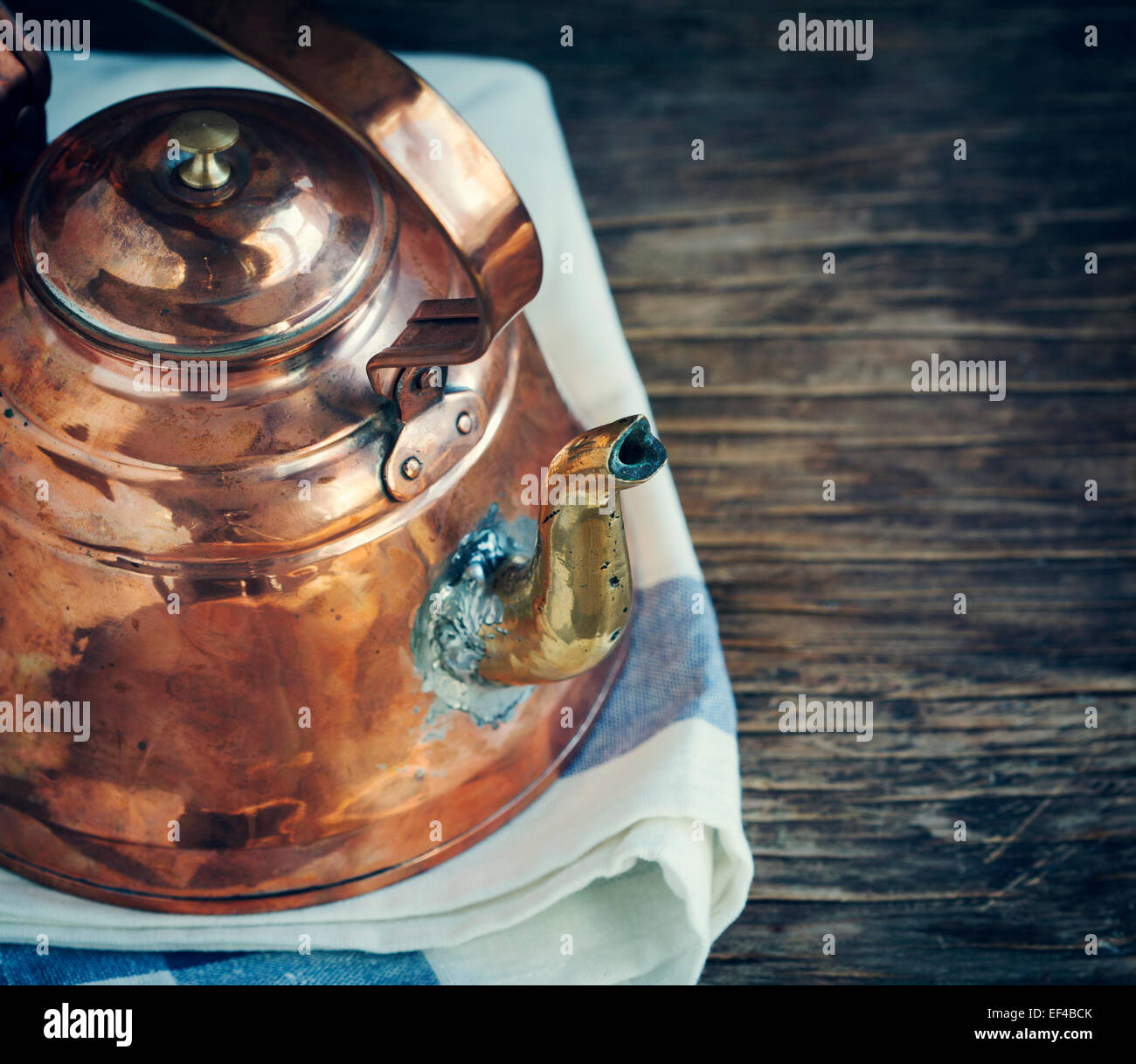 Kettle old hi-res stock photography and images - Alamy