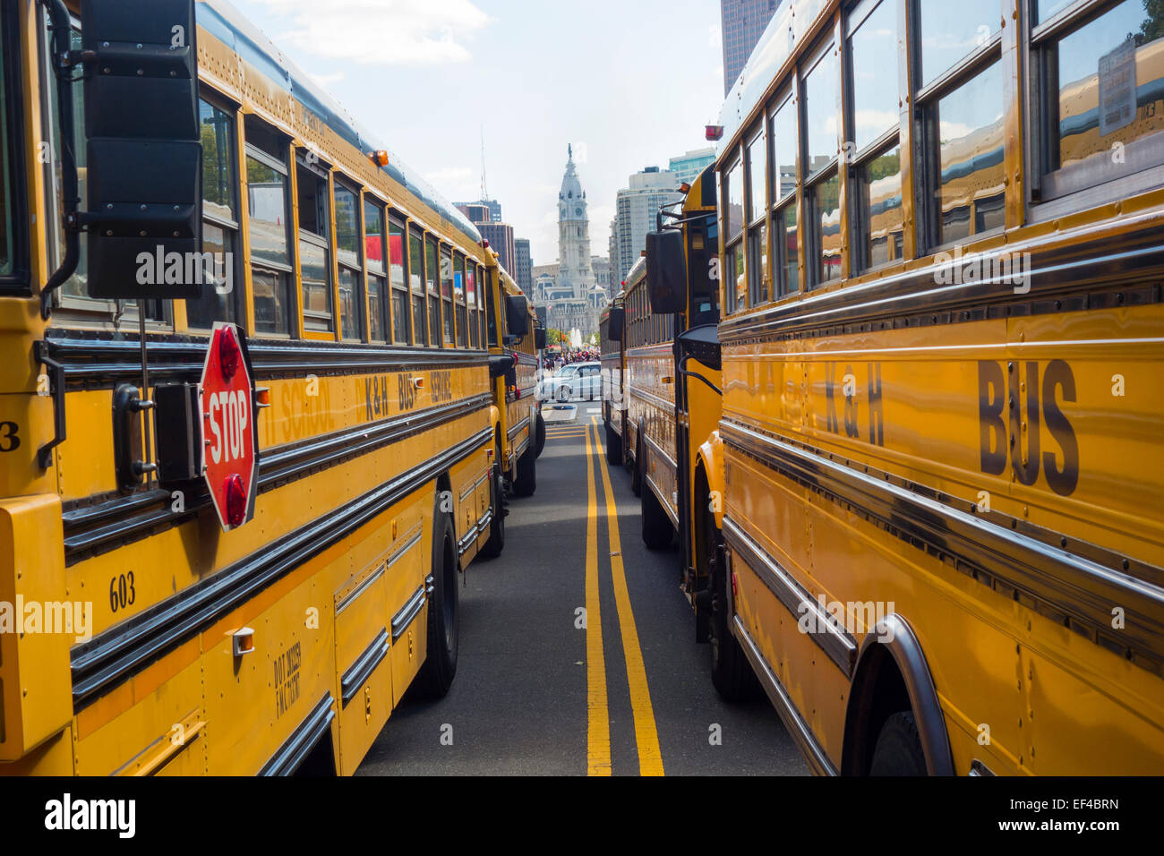 Long line of buses hi-res stock photography and images - Alamy