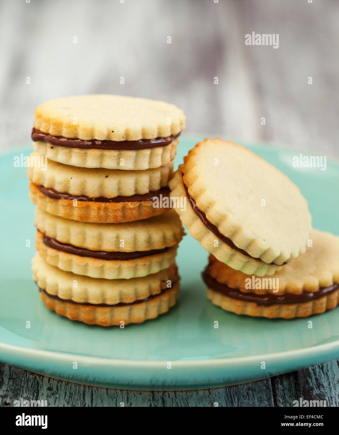 Cookies with chocolate hazelnut cream Stock Photo - Alamy