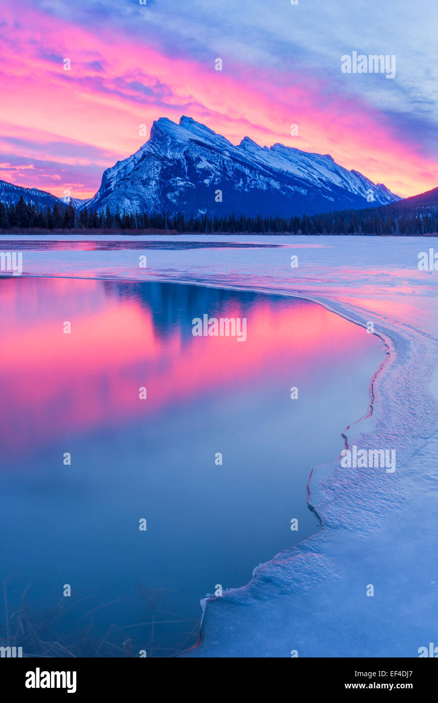 Mount rundle and vermilion lakes in winter hi-res stock photography and ...