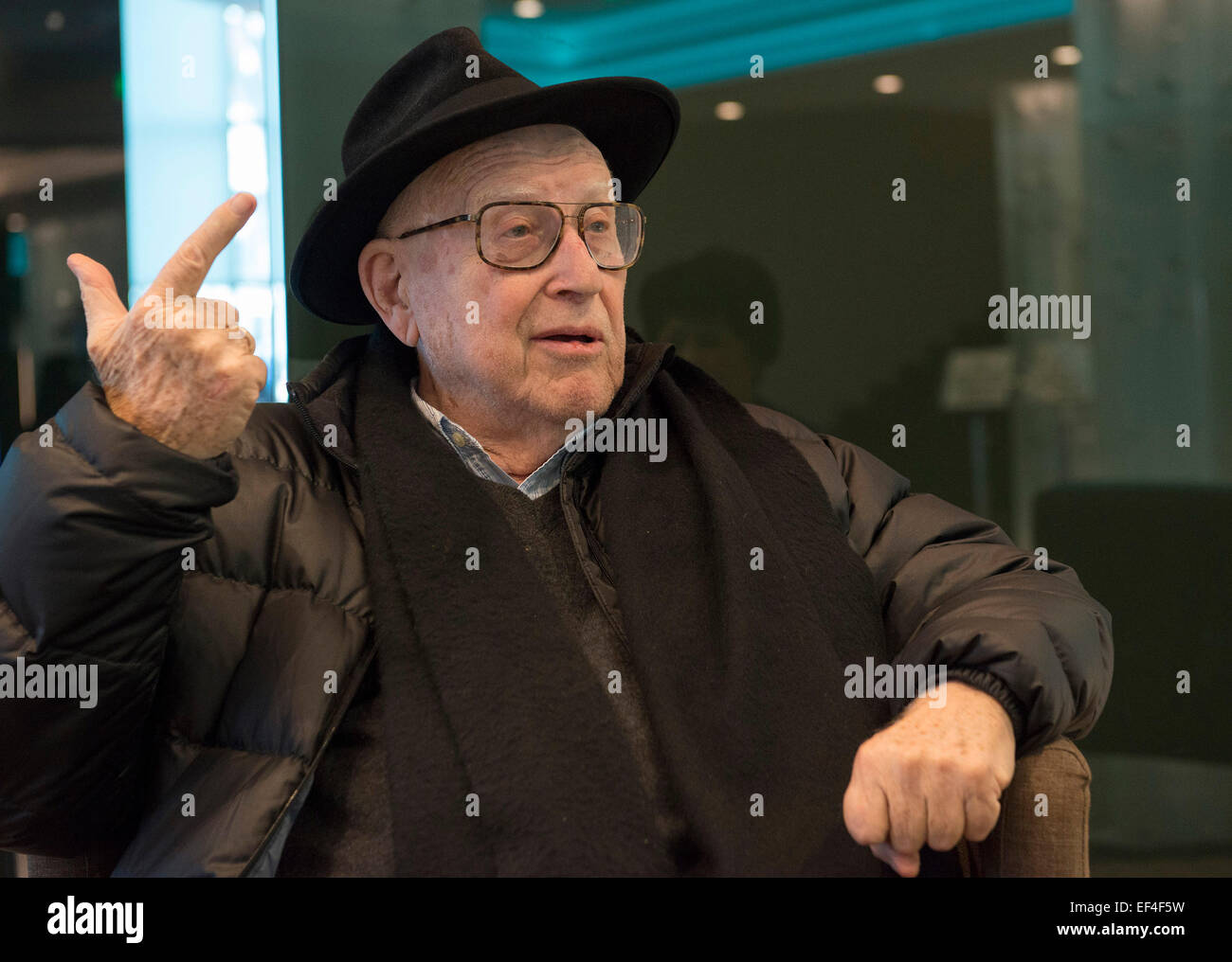 (150127) -- ZAGREB, Jan. 27, 2015 (Xinhua) -- Holocaust survivor Branko ...