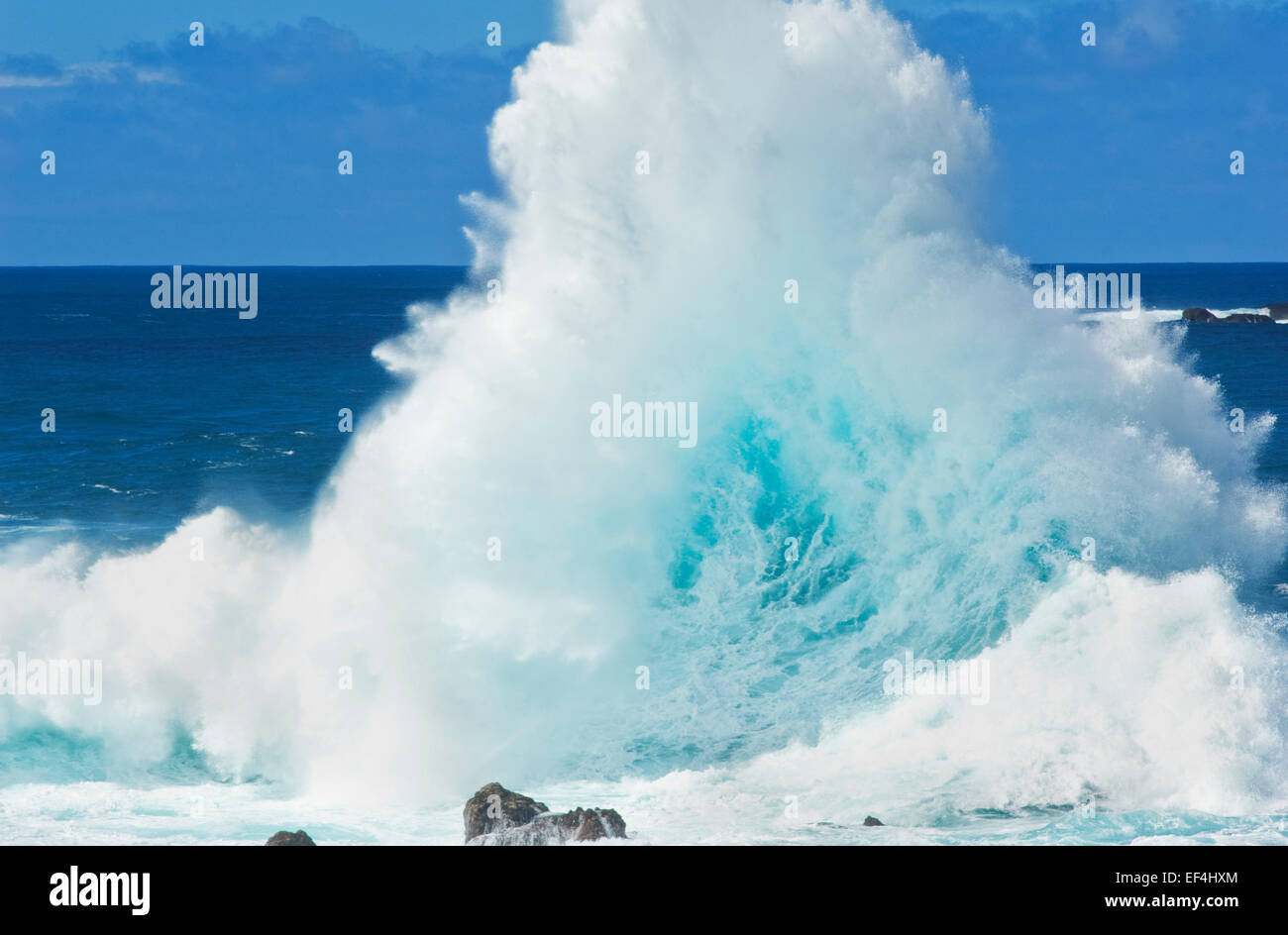 Breaking wave hi-res stock photography and images - Alamy