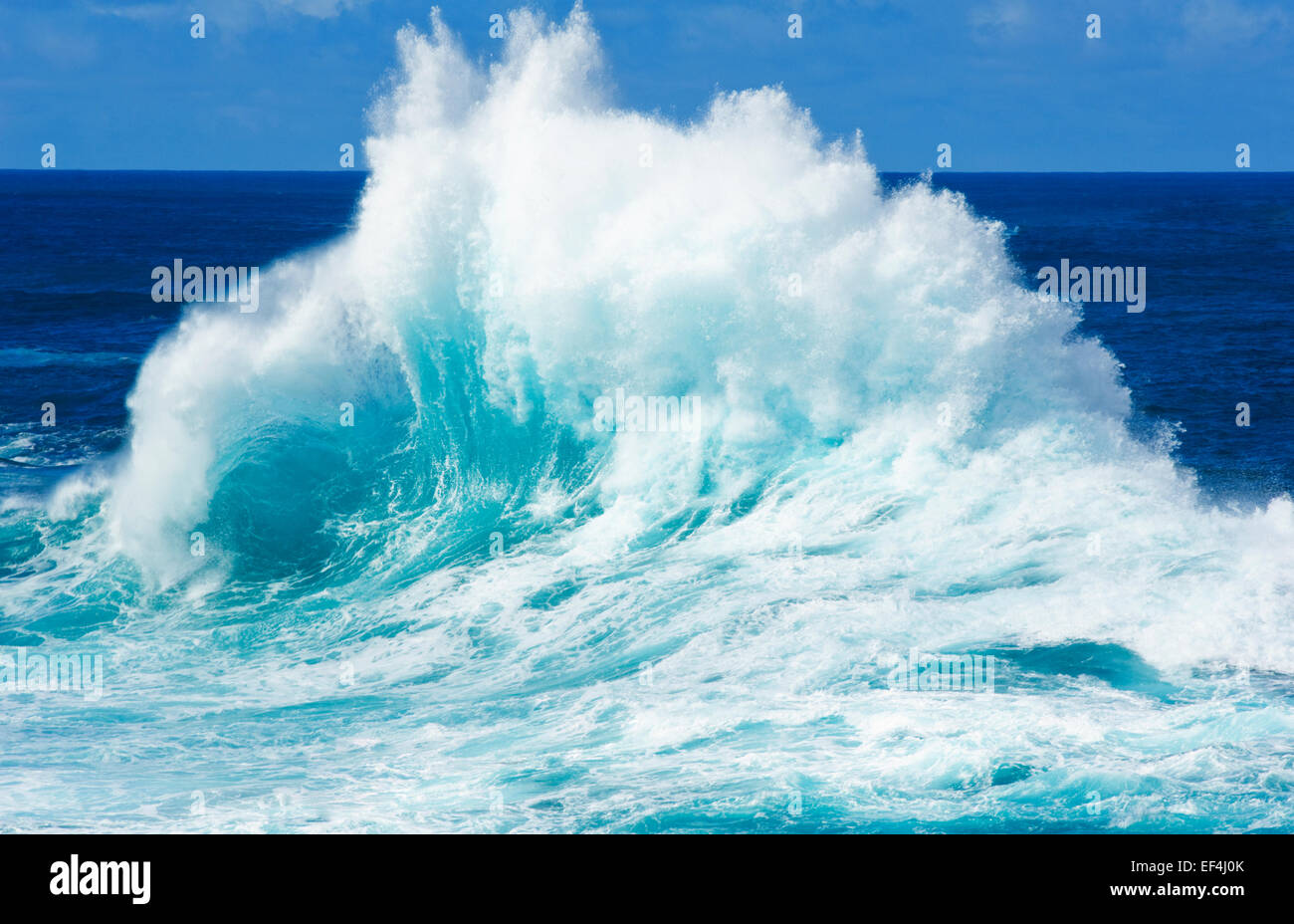 Breaking wave hi-res stock photography and images - Alamy