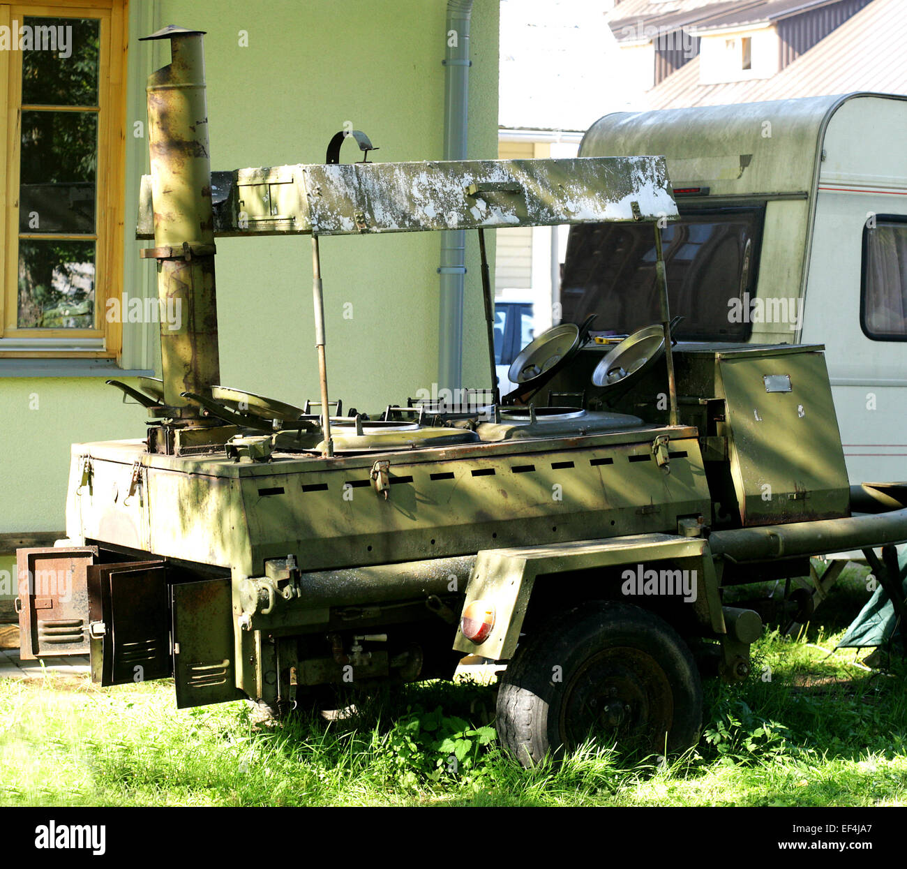 Army kitchen hi-res stock photography and images - Alamy
