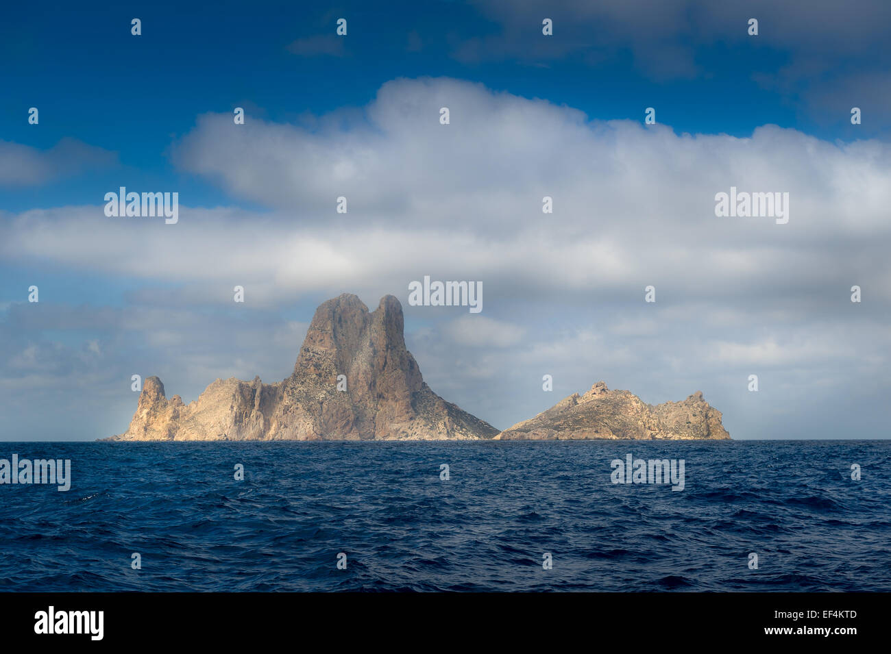 Islands rocks hi-res stock photography and images - Alamy