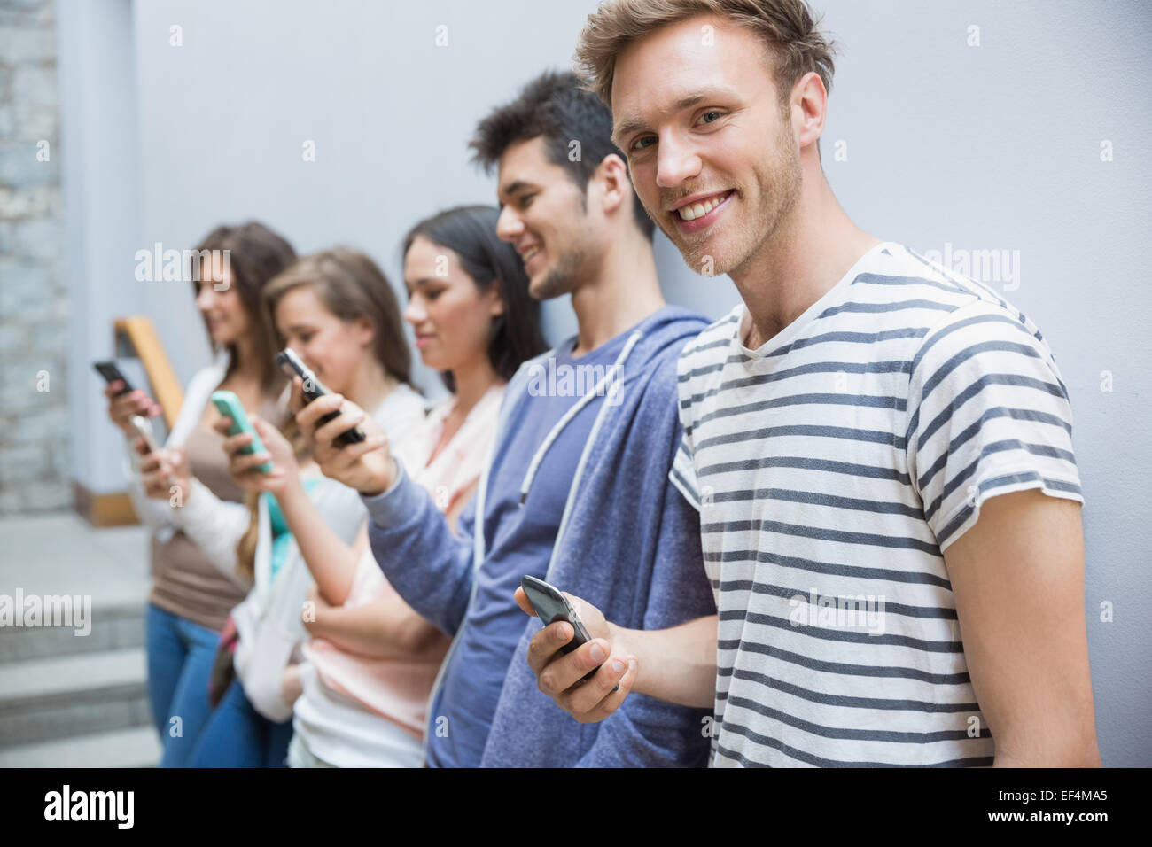 Smartphones teenager hi-res stock photography and images - Alamy