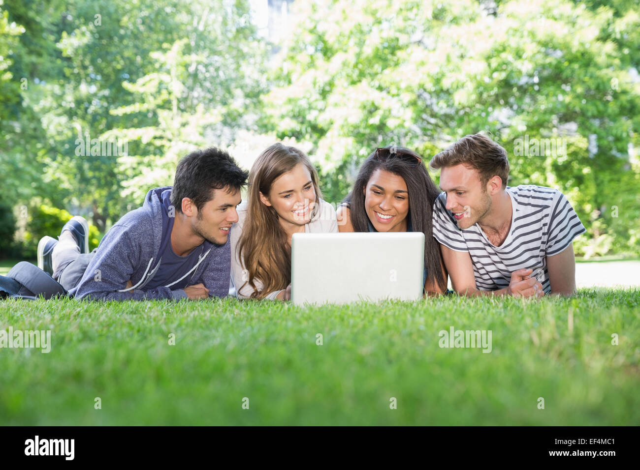 College students laptop outdoors hi-res stock photography and images ...