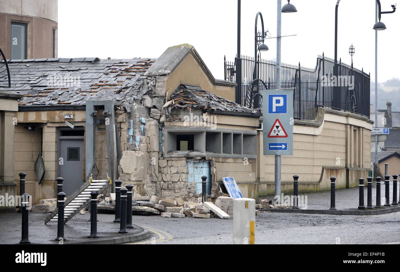 UNITED KINGDOM, Newry : Workmen repair damage buildings overlooking the ...