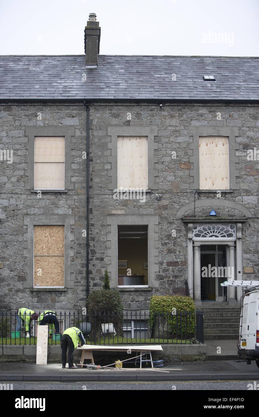 UNITED KINGDOM, Newry : Workmen repair damage buildings overlooking the ...