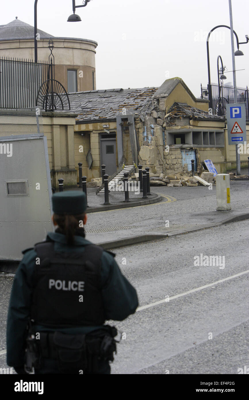 UNITED KINGDOM, Newry : Workmen repair damage buildings overlooking the ...