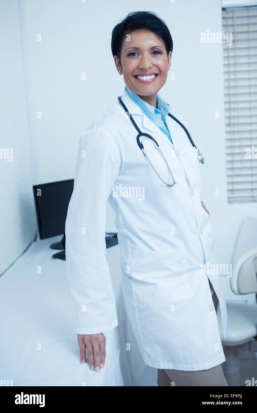 Smiling young female dentist Stock Photo - Alamy Smiling young female dentist Stock Photo - Alamy