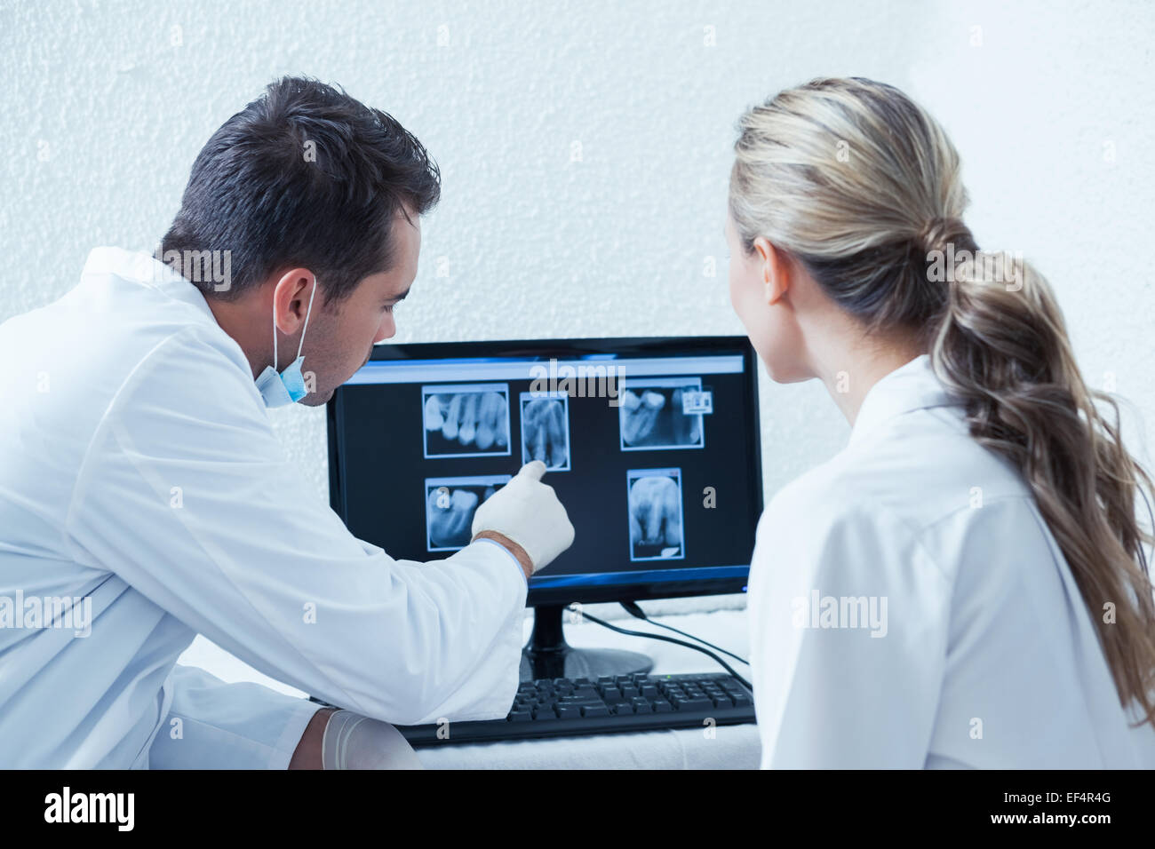 Dentists looking at x-ray on computer Stock Photo - Alamy
