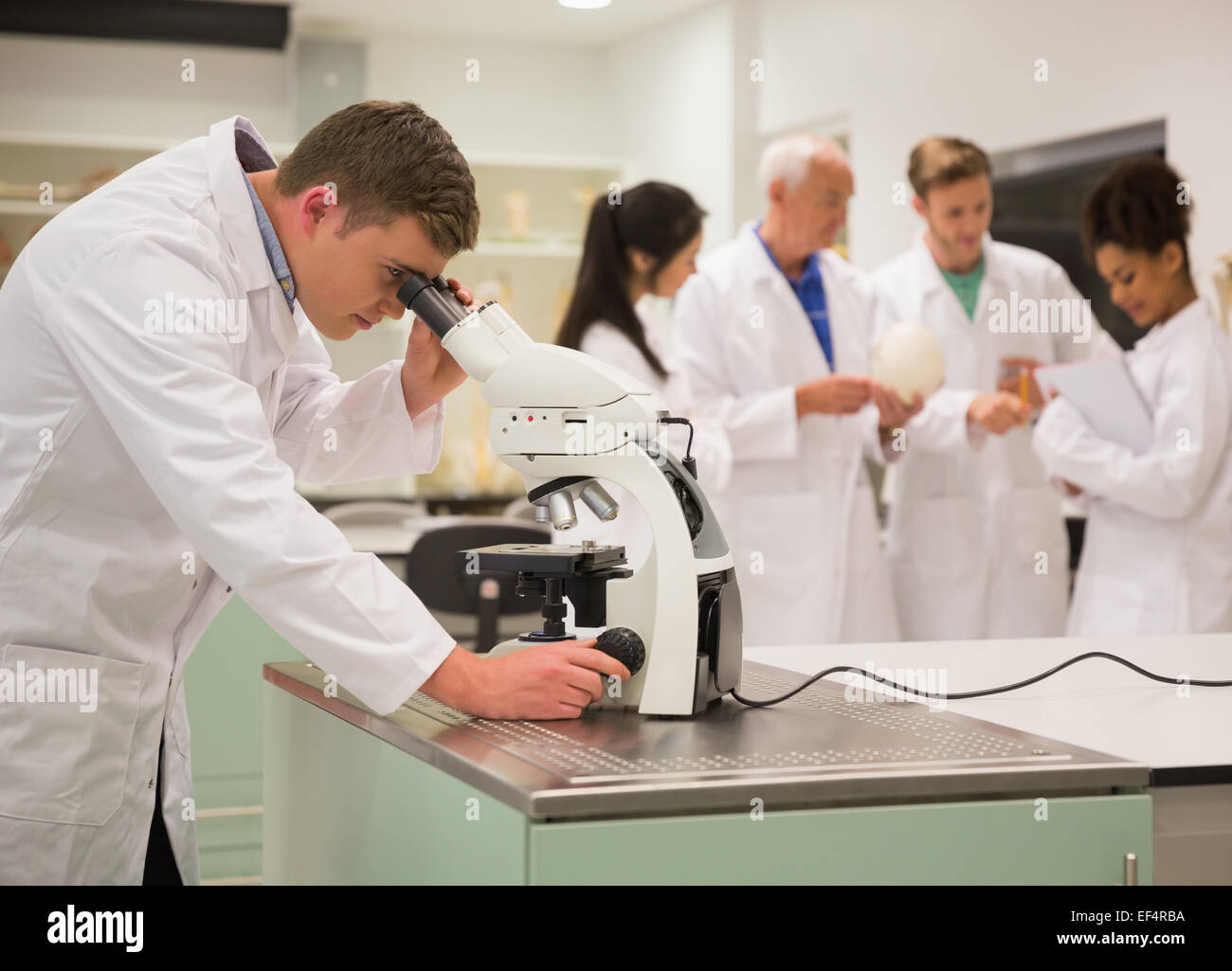 Student microscope hi-res stock photography and images - Alamy