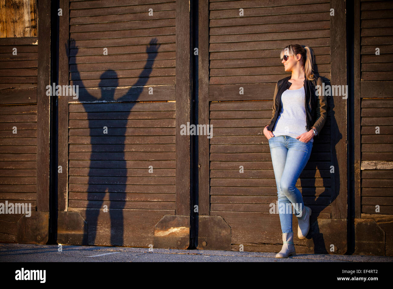 Silhouette man leaning against wall hi-res stock photography and images ...