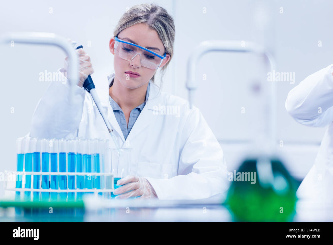 Medical lab pipette hi-res stock photography and images - Alamy
