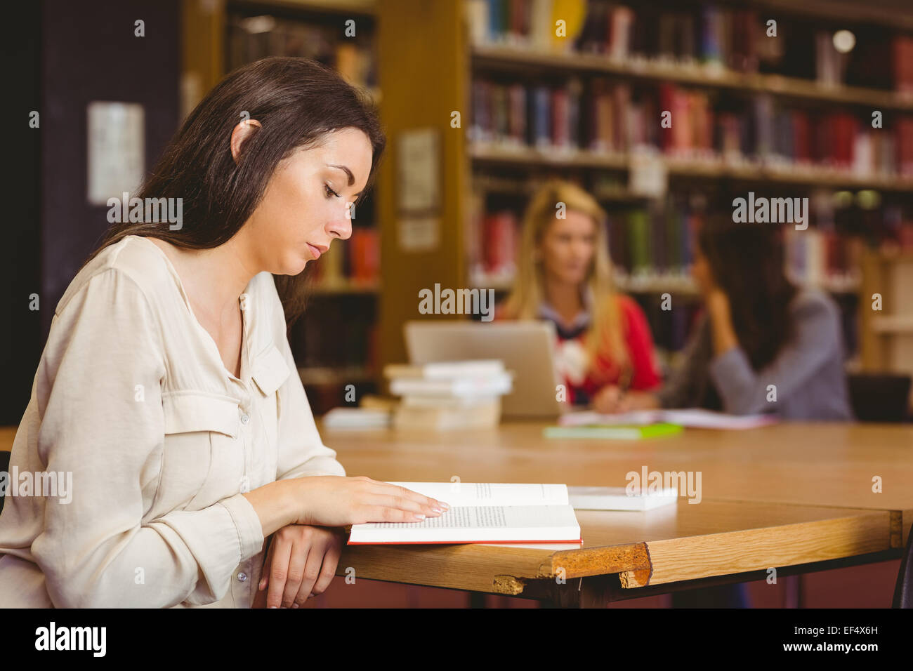 Reading text book hi-res stock photography and images - Alamy