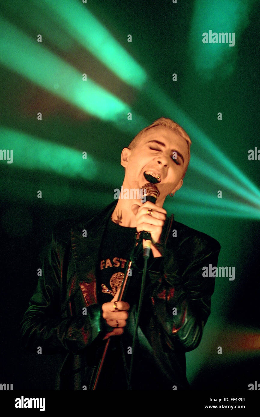 Singer 80s style hi-res stock photography and images - Alamy