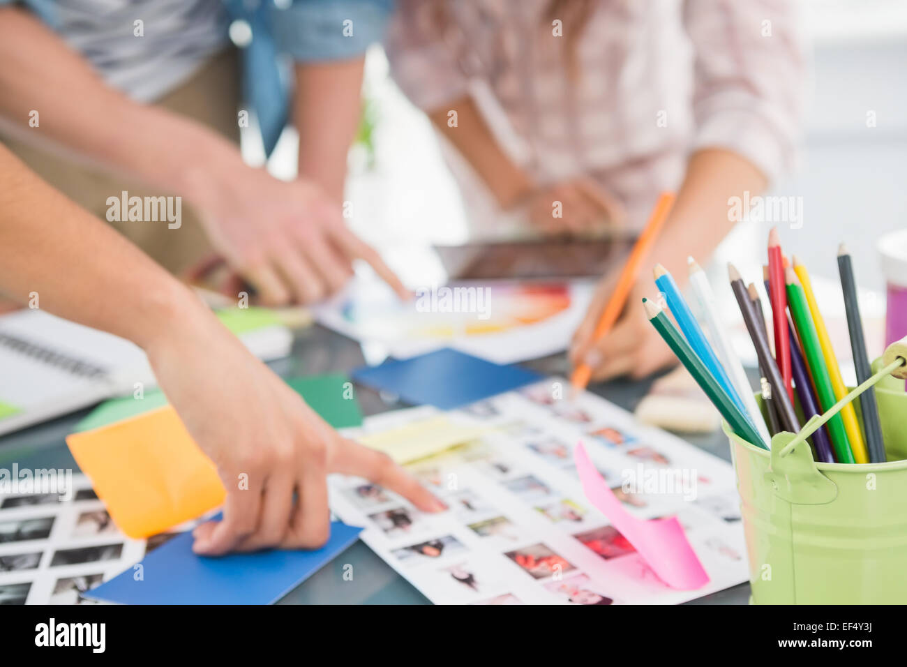 Teamwork briefing and editing photos together Stock Photo - Alamy