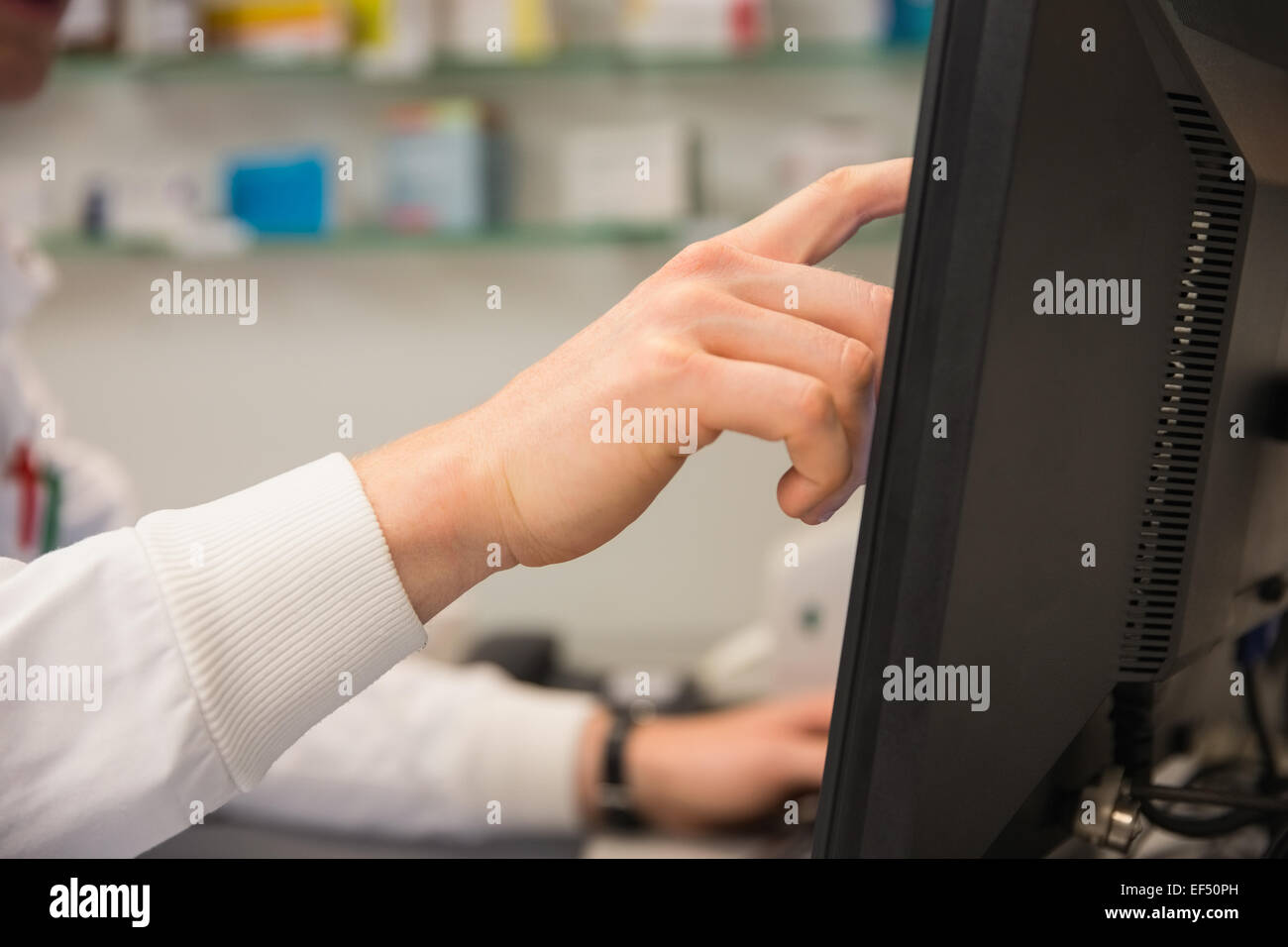 Hospital pharmacist and computer hi-res stock photography and images ...
