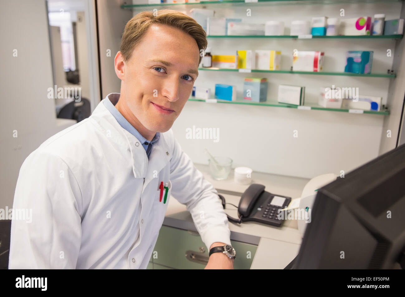 Hospital pharmacist and computer hi-res stock photography and images ...