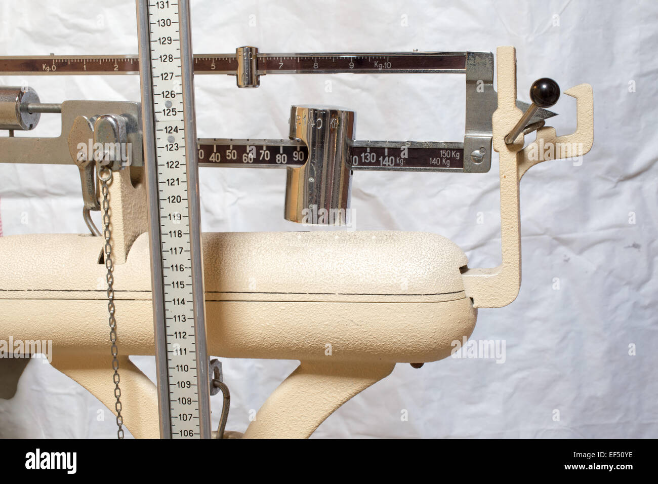 Children measuring their height hi-res stock photography and images - Alamy