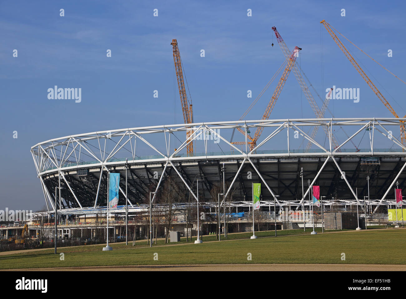 West ham olympic stadium hi-res stock photography and images - Alamy