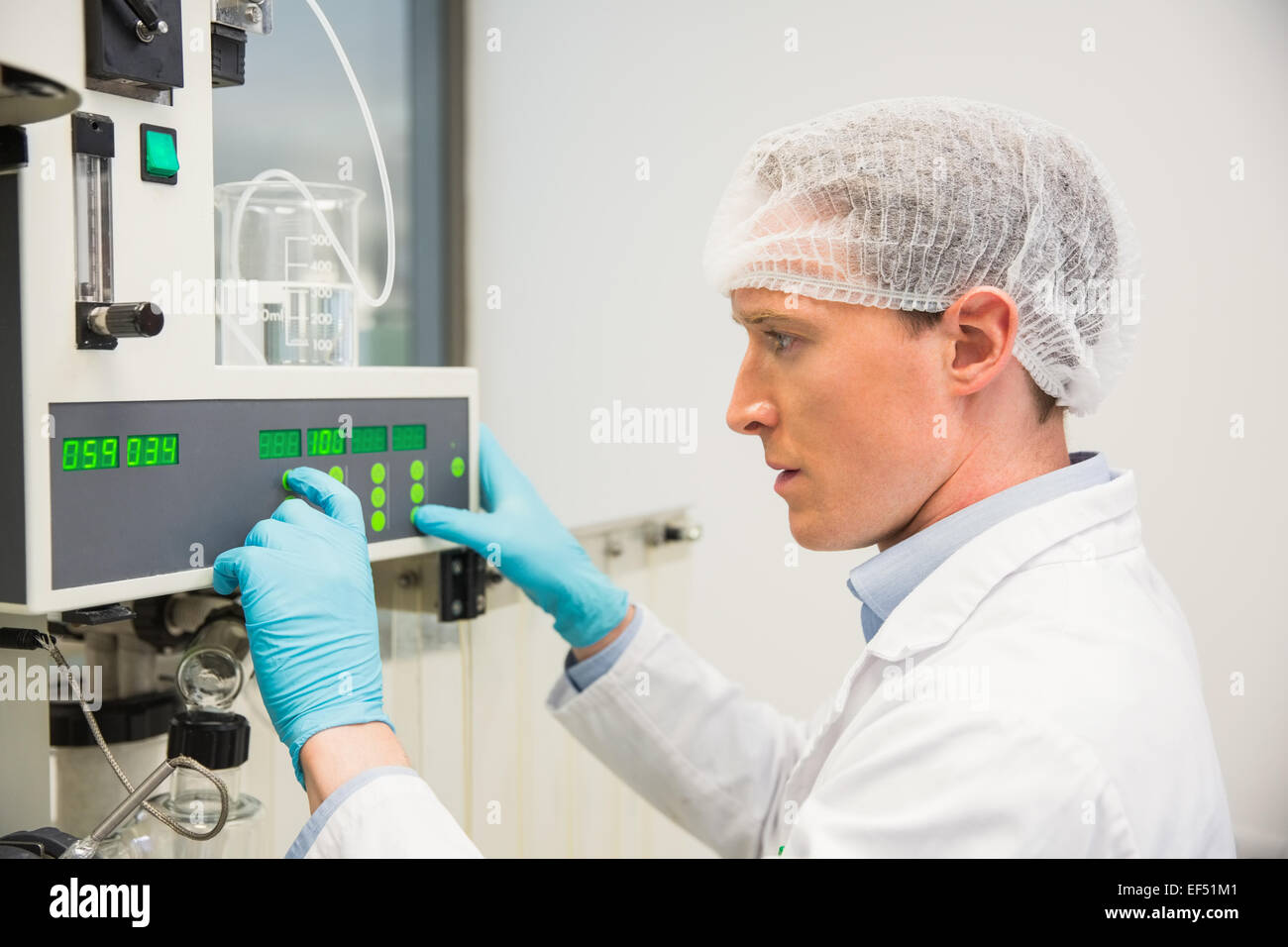 Pharmacist using machinery to make medicine Stock Photo - Alamy