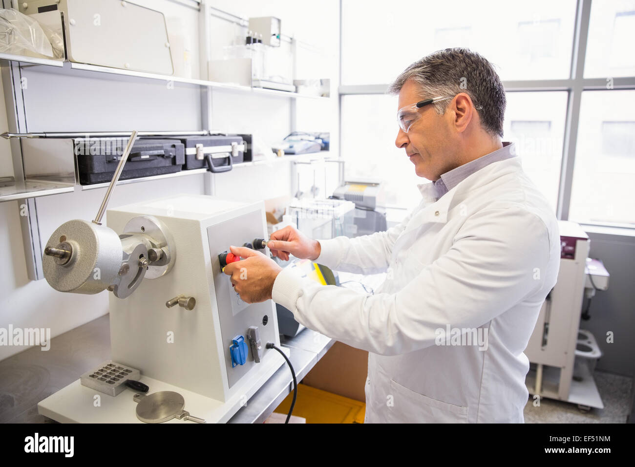 Using machine hi-res stock photography and images - Alamy