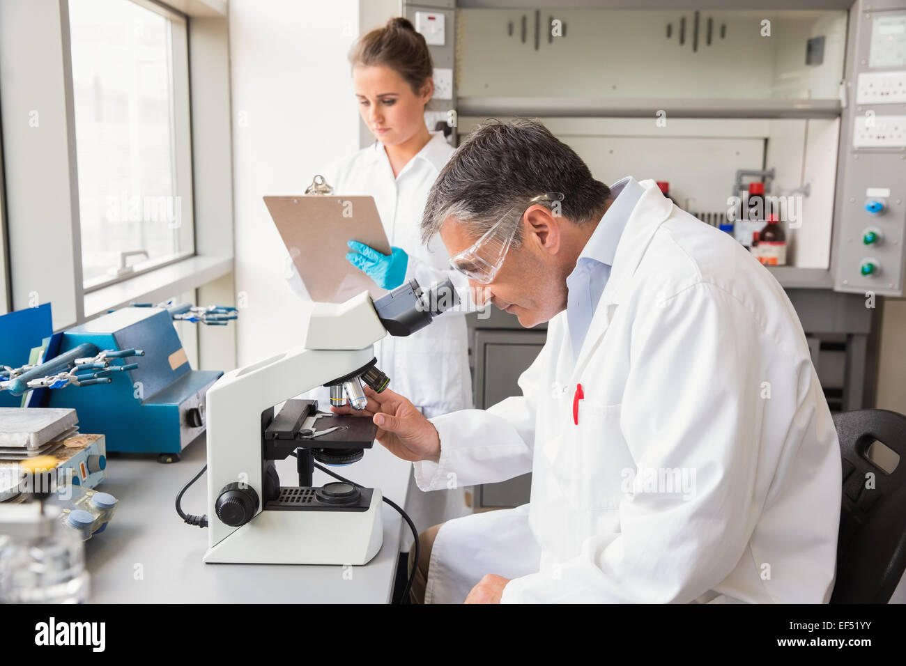 Team of scientists hi-res stock photography and images - Alamy
