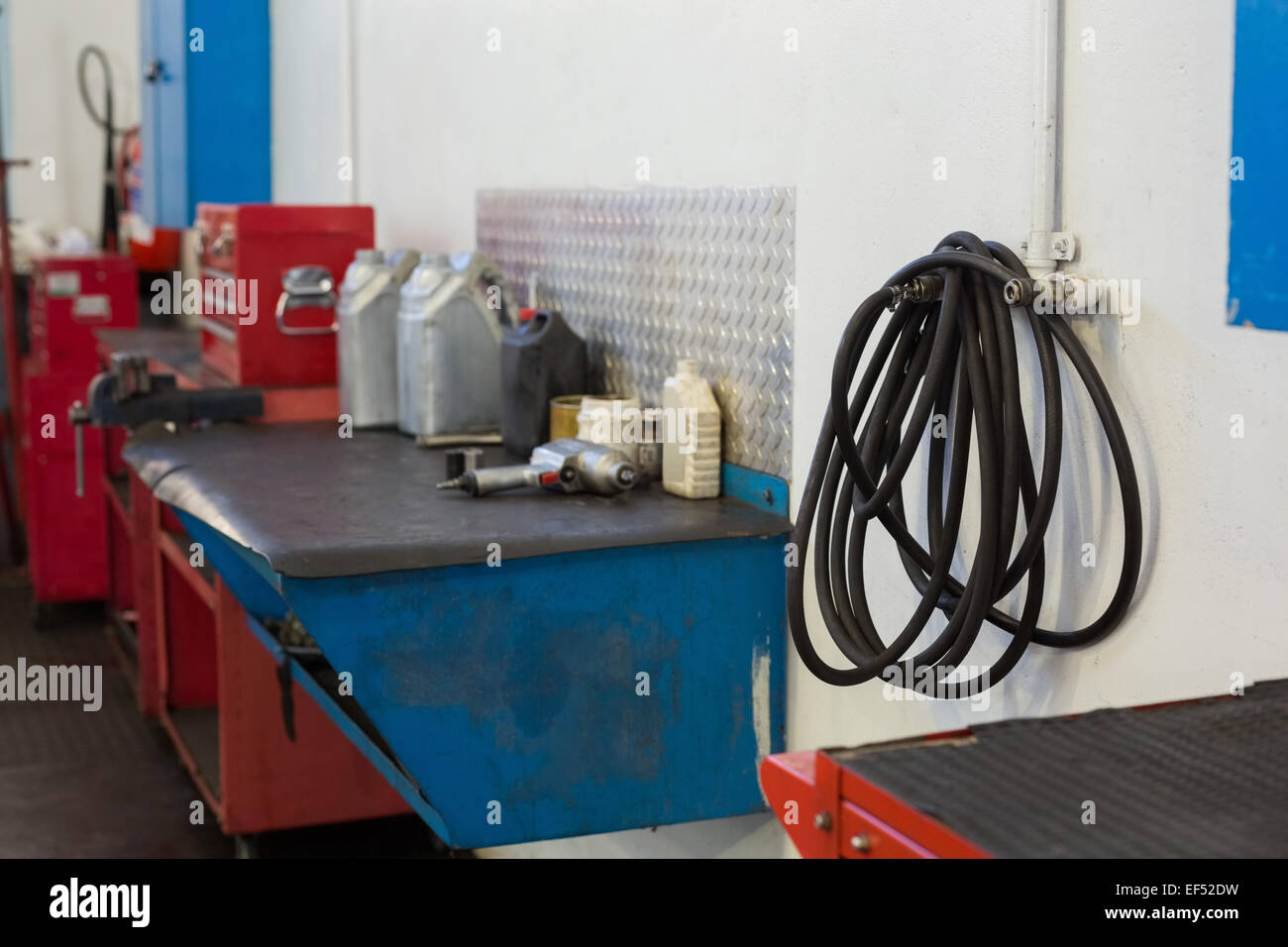 Empty work station Stock Photo - Alamy