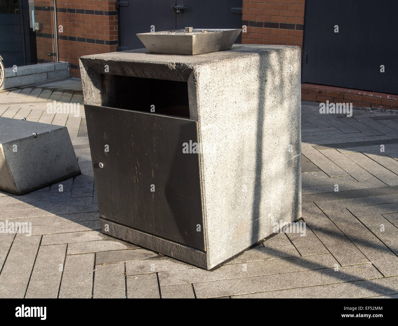 Cigarette bins hi-res stock photography and images - Alamy
