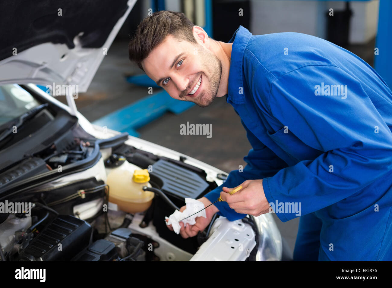 Mechanic testing oil in car Stock Photo - Alamy