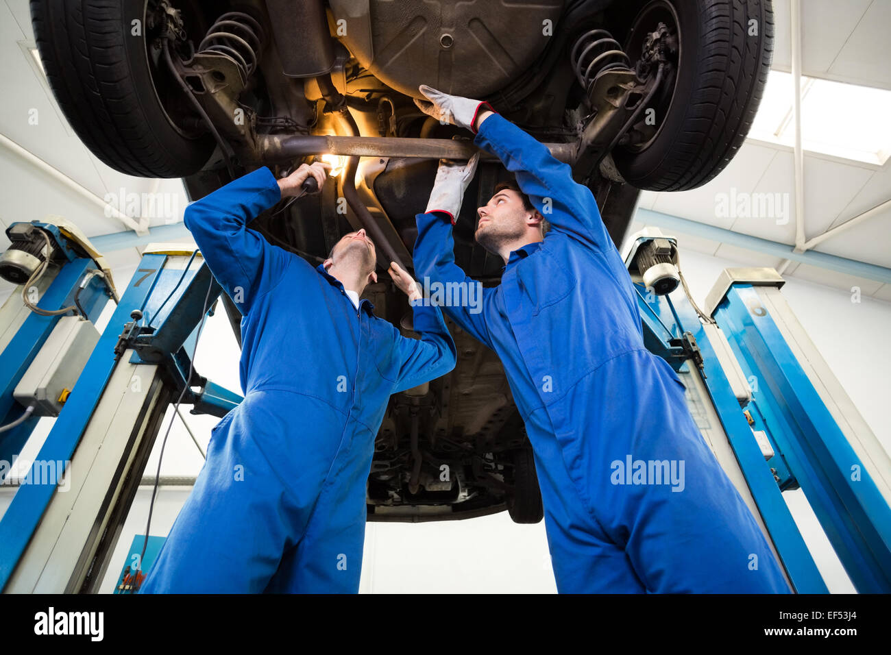 Team of mechanics working together Stock Photo - Alamy
