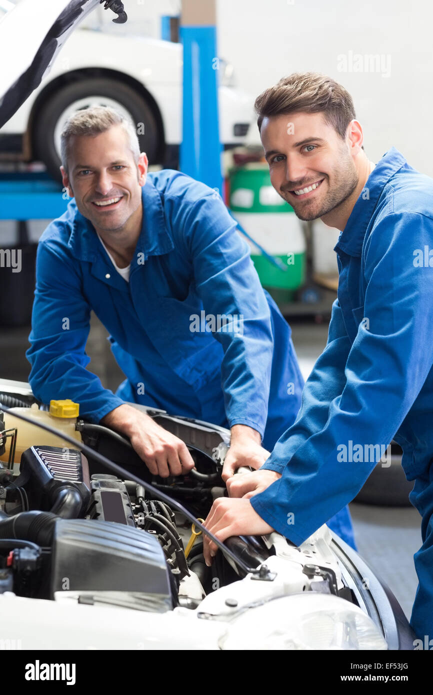 Team of mechanics working together Stock Photo - Alamy