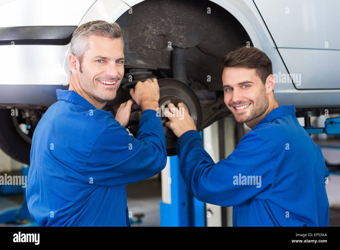 Team of mechanics working together Stock Photo - Alamy