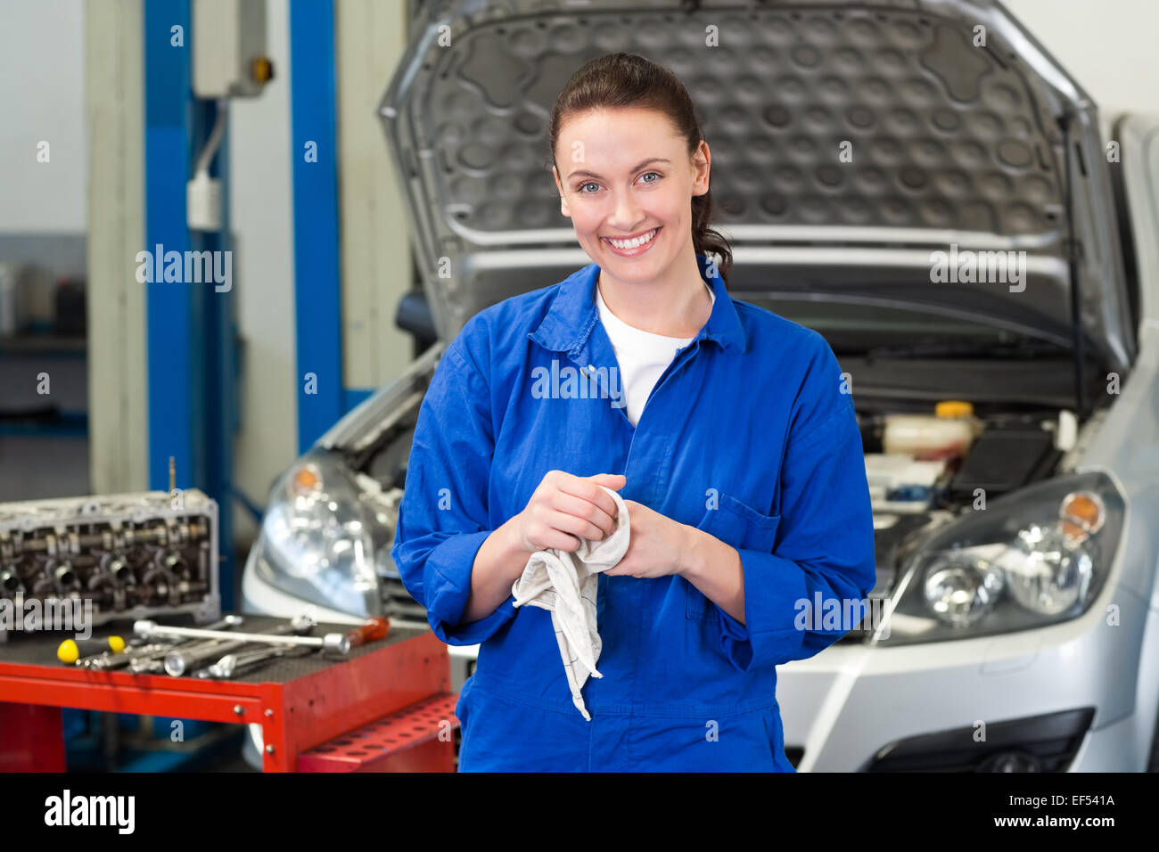 Mechanic wiping hands with rag Stock Photo - Alamy