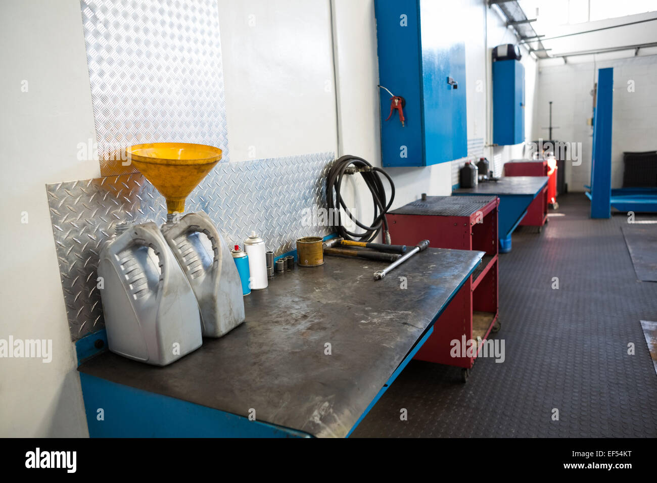 Empty work station Stock Photo - Alamy