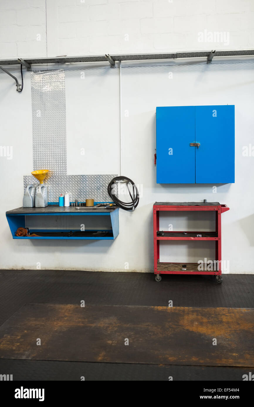 Empty work station Stock Photo - Alamy