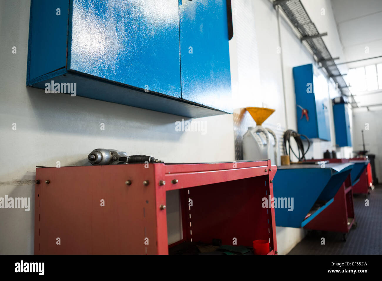Empty work station Stock Photo - Alamy