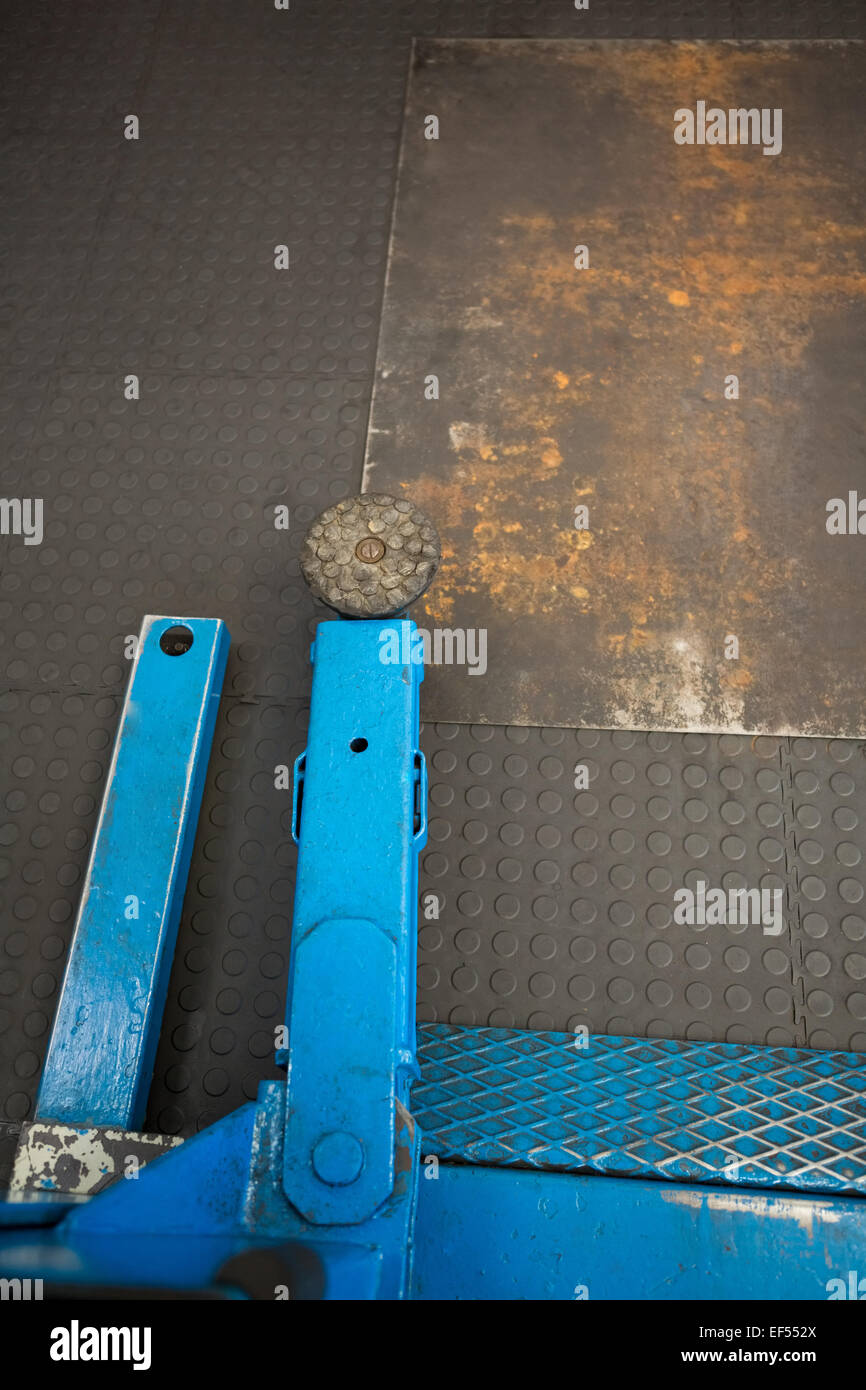 Empty work station Stock Photo - Alamy