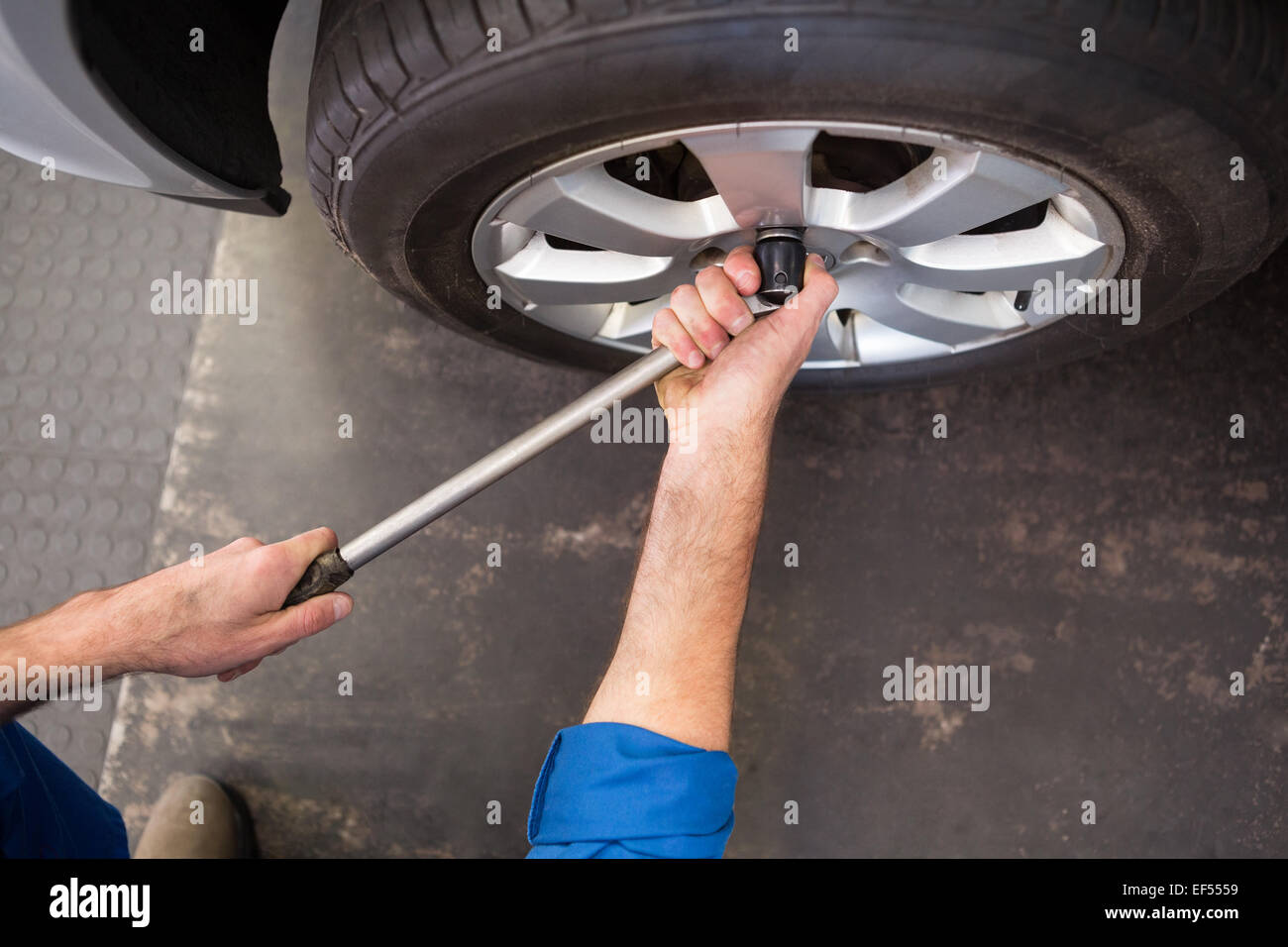 Mechanic adjusting the tire wheel Stock Photo - Alamy