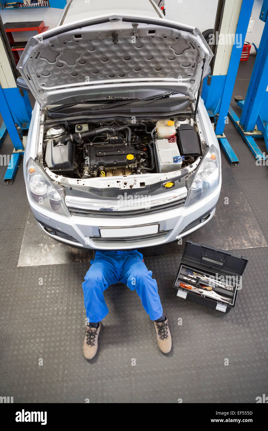 Under bonnet of 30s car hi-res stock photography and images - Alamy