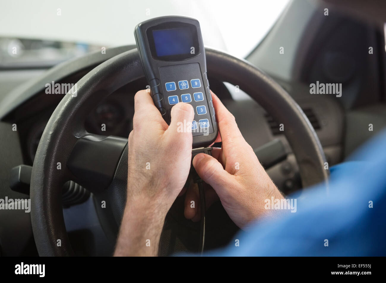 Mechanic using diagnostic tool in the car Stock Photo - Alamy