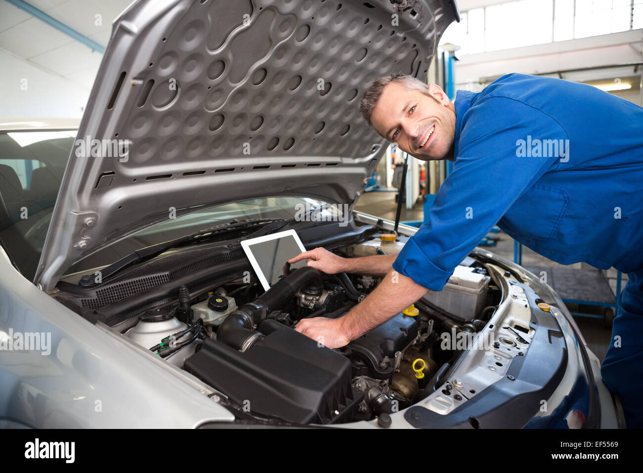 Happy car mechanic tablet pc hi-res stock photography and images - Alamy